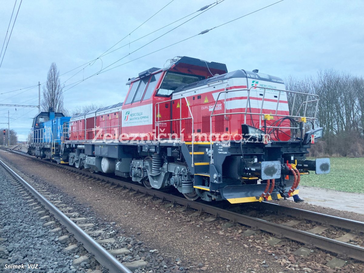 DualShunter 2000 poprvé na zkušebně v Cerhenicích | Železniční magazín