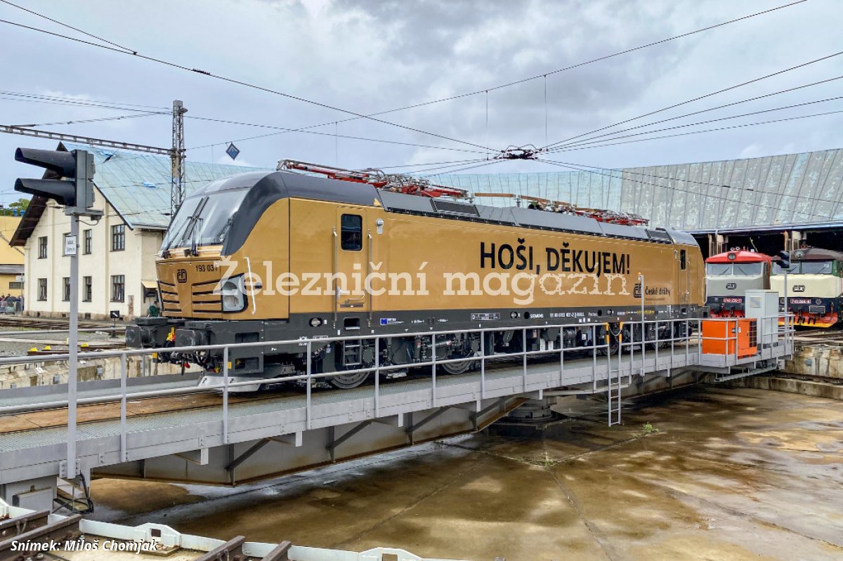Zlatý Vectron připomene hokejový triumf | Železniční magazín